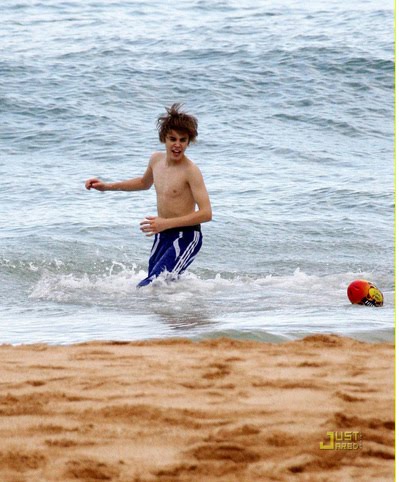 Star Bieber: Justin Bieber se diverte em praia da Austrália com os ...
